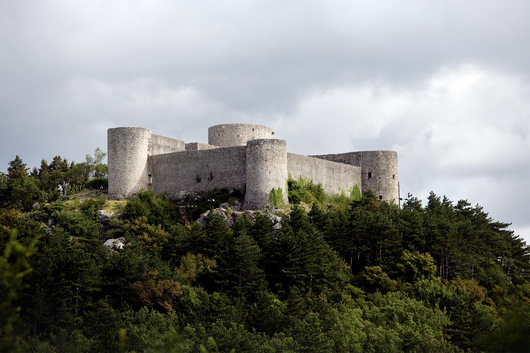 Drivenik Fortress | Locations | Kvarner Film Commission